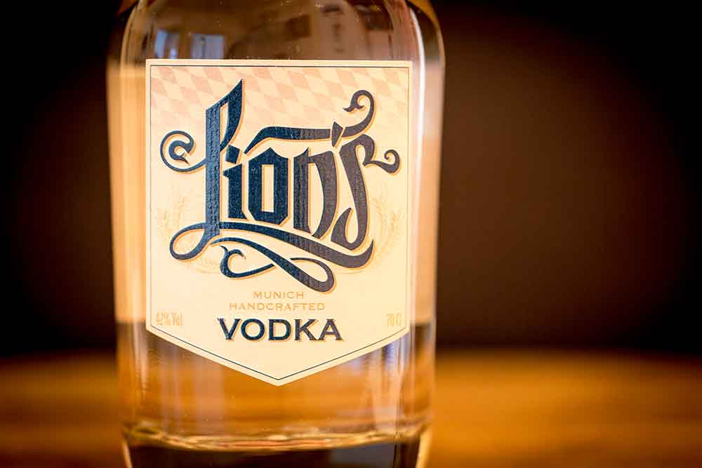 Lion's Vodka - Gut gebrüllt Löwe! - glas & teller