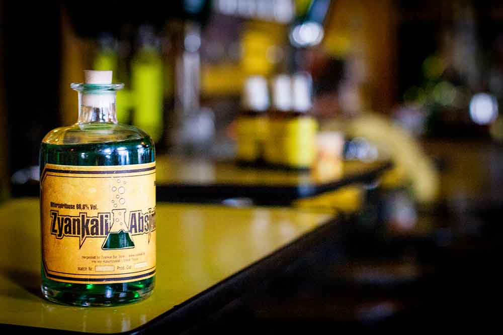 Die Zyankali Bar - Zu Gast im berühmtesten Labor der Hauptstadt - glas ...